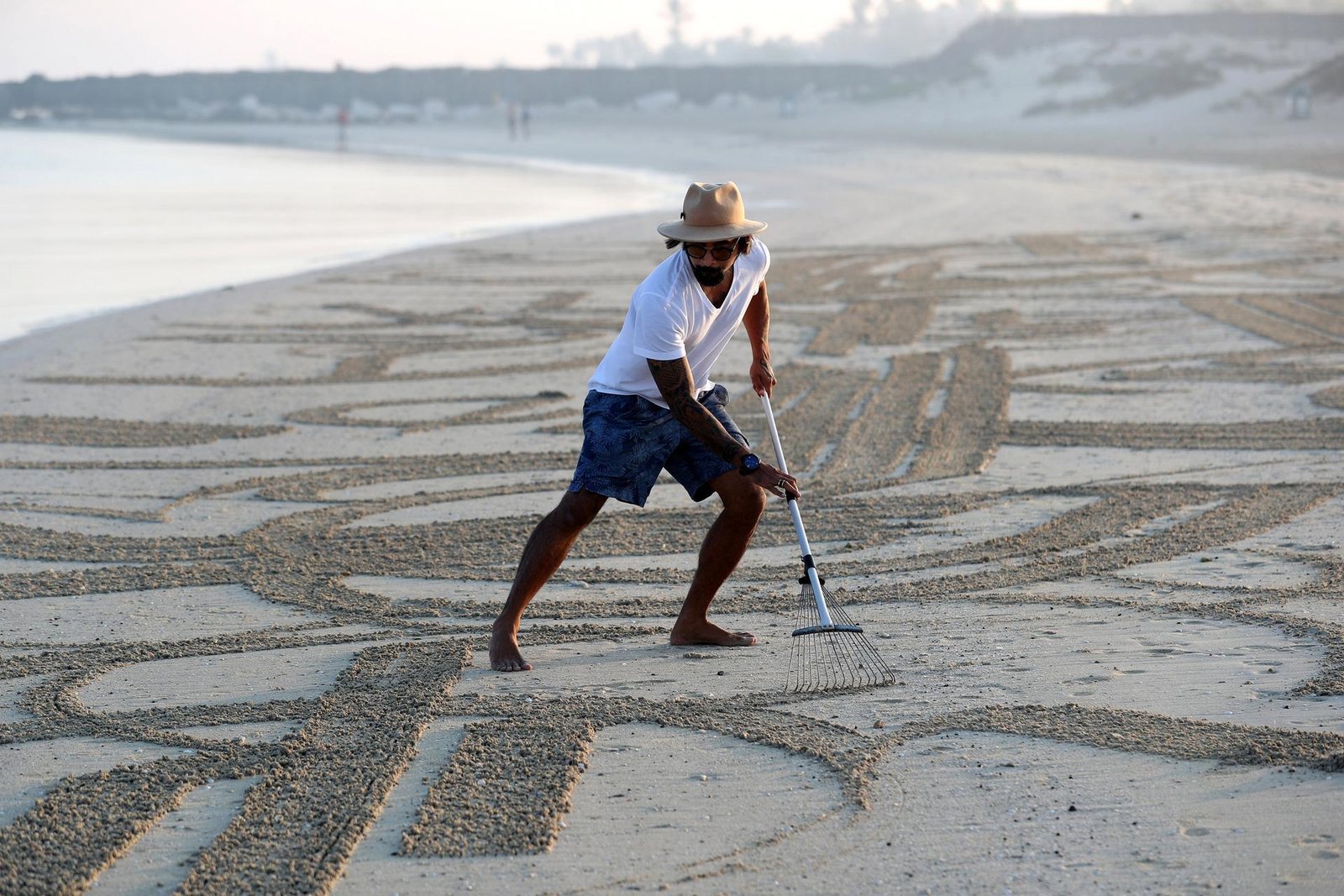 Emirati Sand Artist Dubai | Cultural Art | DXB Entertainer